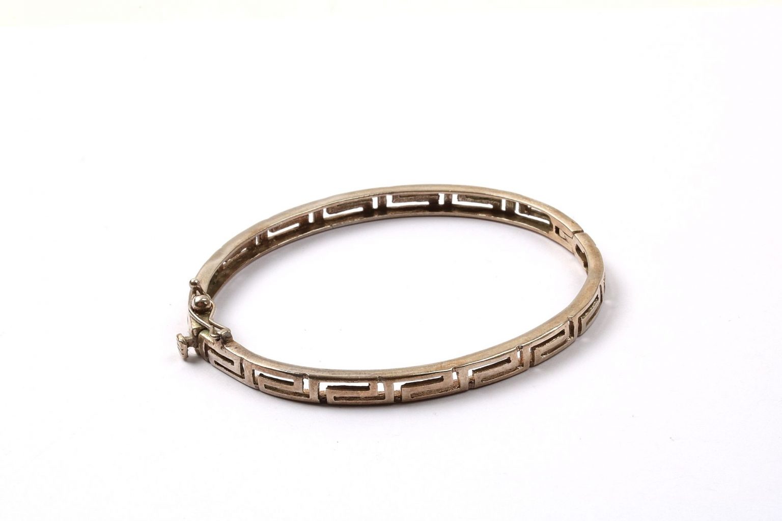 ARMRING SILVER MEANDERMÖNSTER, INNER-DIAMETER: 5x6CM, ÖPPNINGSBAR - Göteborgs Pantbank